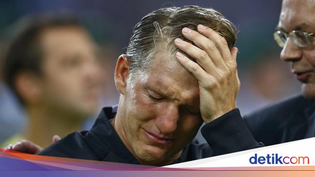 Tangisan Perpisahan Schweinsteiger Tangisan Perpisahan Schweinsteiger