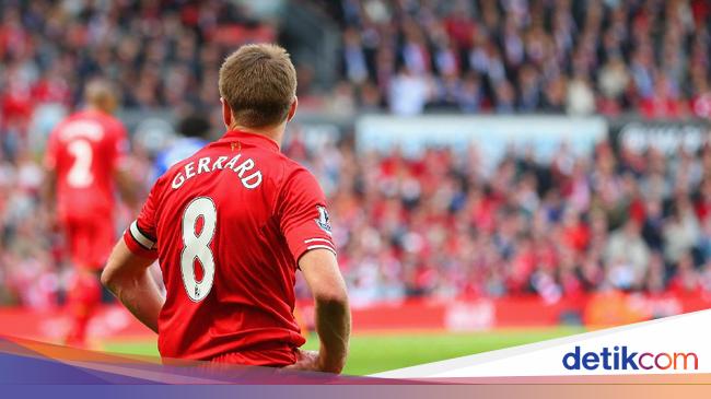 On This Day: Steven Gerrard Kepleset, Gelar Juara Sirna