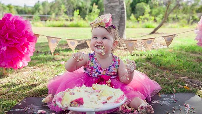Cemong-Cemong Lucu! Momen Saat Bayi Lakukan Cake Smash - Foto 1