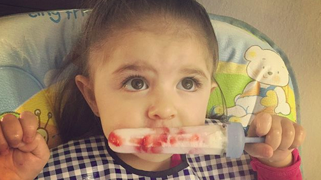 Segar Banget, Nak, Siang-siang Gini Lihat Kamu Makan Popsicle - Foto 1