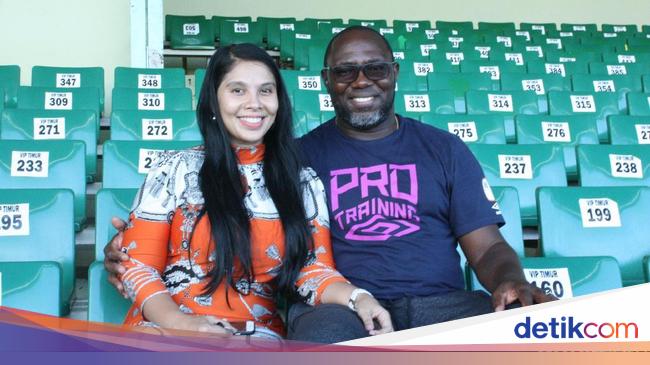 Jacksen F. Tiago Menantikan Anak Kedua