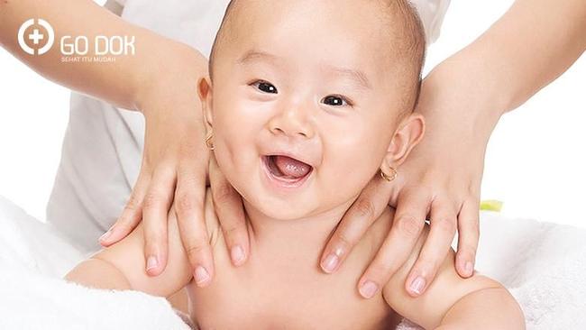 7 Langkah Memijat Bayi dengan Tepat