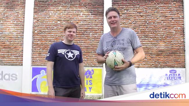 Coach Timo Bagi-bagi Ilmu Sepakbola Lewat YouTube