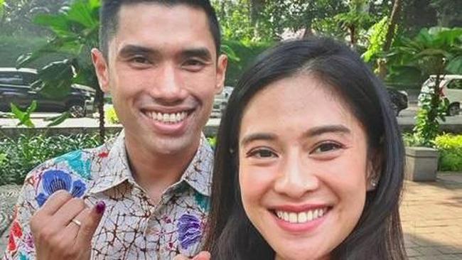 7 Foto Kompak Keluarga Seleb Ikut Pemilu 2019 - Foto 1