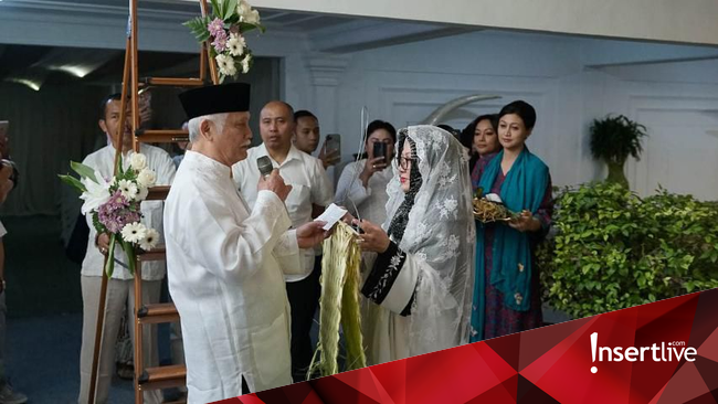 Pemasangan Bleketepe oleh Tutut Soeharto dan Indra Rukmana - Foto 1
