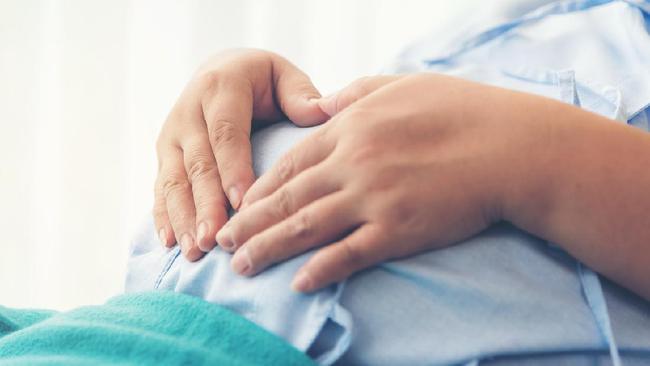 Kisah Ibu Tertua di China setelah Melahirkan Anak Kembar di Usia 60 Tahun