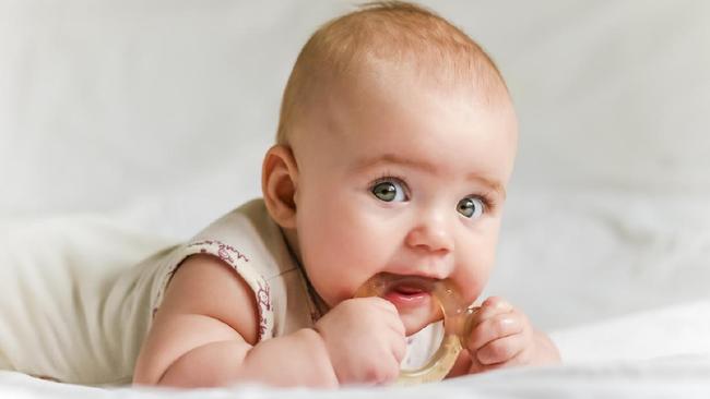 Ingin Melatih Bayi 2 Bulan Tummy Time? Begini Caranya Bunda