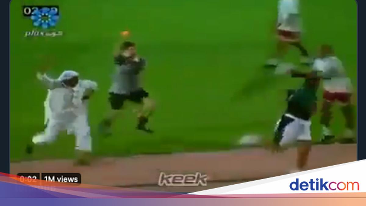 Pep Guardiola Diserbu Meme Usai City Dilibas Lyon