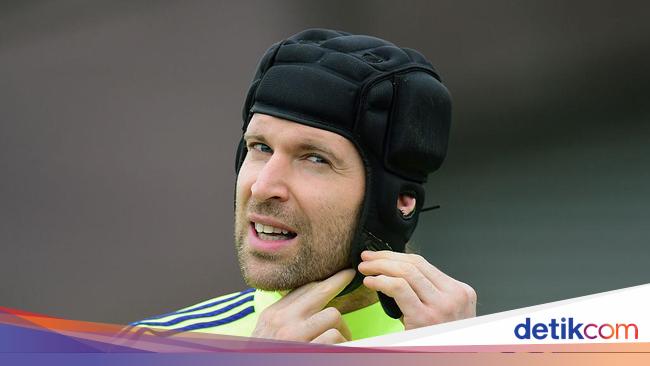 Petr Cech Turun Gunung Latih Kiper Chelsea