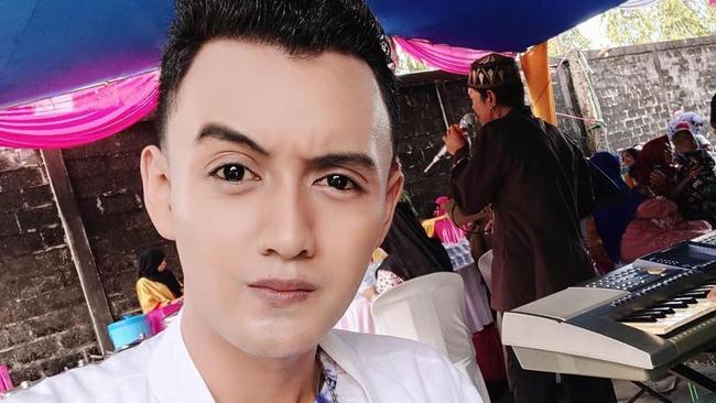 7 Potret Artis Dangdut Fadhli Sebelum Meninggal, Baru Nikah Hingga ...