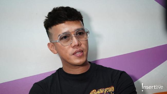 Jarang Terlihat, Ruri Vokalis Repvblik Jualan Es Kelapa Dinyinyiri ...