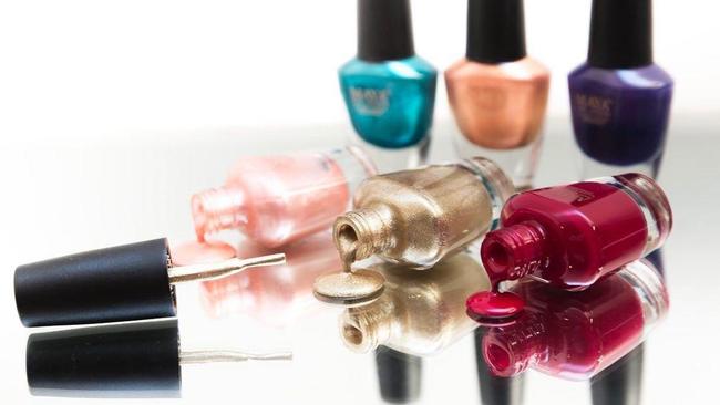 5 Rekomendasi Kutek Berlabel Halal, Ibadah Tetap Lancar & Kuku Lebih Cantik