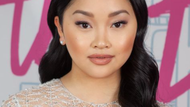 7 Potret Lana Condor, Pemeran Lara Jean To All the Boys yang Charming ...