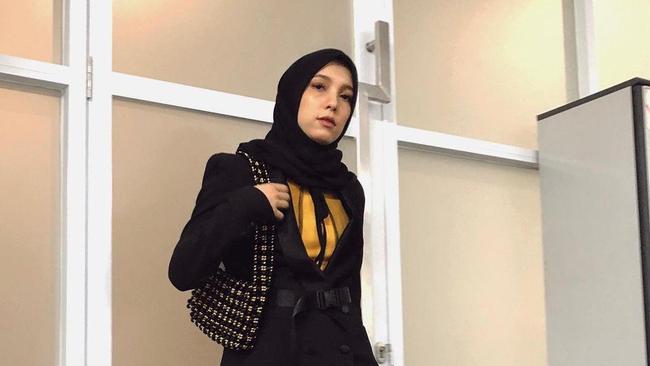 Inspirasi Gaya Modest yang Stylish untuk ke Kantor ala Jenahara Nasution