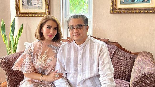 7 Potret Romantis Dede Yusuf dan Istrinya yang Jarang Terekspose - Foto 1 7 Potret Romantis Dede Yusuf dan Istrinya yang Jarang Terekspose - Foto 1