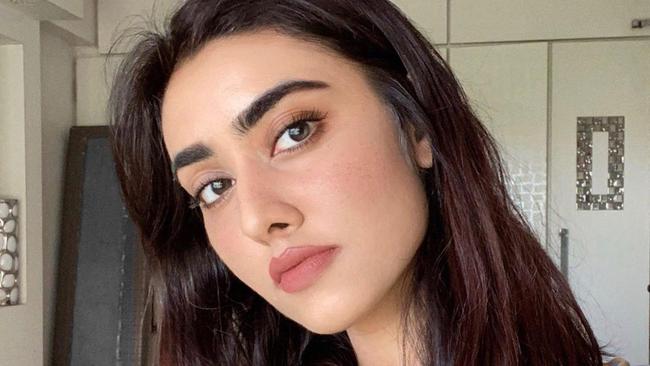 Sukses Wawancarai BTS, Ini 5 Fakta Artis Cantik India Sakshma Srivastav