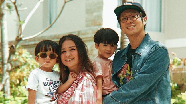 Kompak Banget! Ini 7 Potret Keluarga Artis yang Dijuluki Family Goals ...