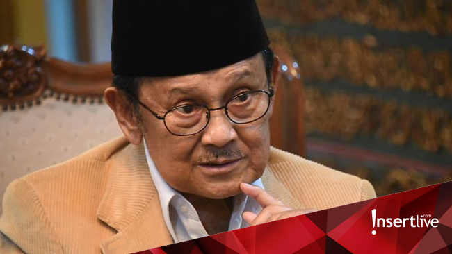 Makna Haru Dibalik Syal Putih B.J. Habibie, Simbol Cinta Abadi Bagi ... Makna Haru Dibalik Syal Putih B.J. Habibie, Simbol Cinta Abadi Bagi ...