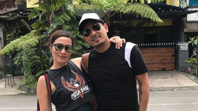 7 Potret Harmonis Rio Febrian dan Istri, 11 Tahun Menikah Beda Agama - Foto 5