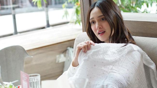 7 Momen Menyusui Selebriti Tanah Air, Ada Caca Tengker hingga Shandy ...