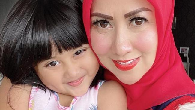 Ungkapan Manis Vania Anak Sambung Venna Melinda: Mama Cepat Sembuh Ya