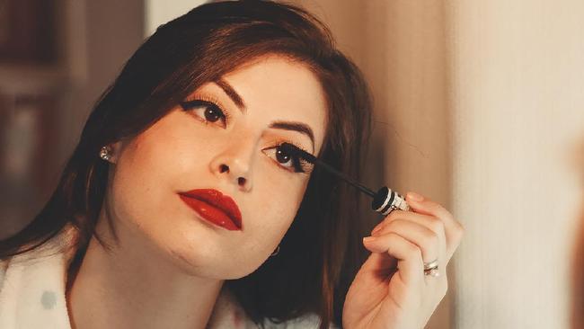 5 Tahapan Makeup Simpel Agar Penampilan Kamu Terlihat Fresh dan Flawless