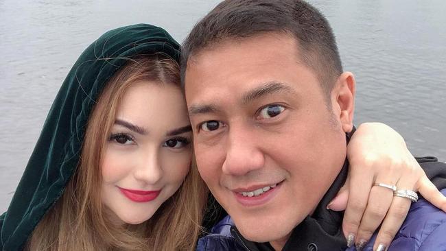 7 Potret Teuku Rafly & Istri yang Terpaut 18 Tahun, Makin Mesra Bun ...