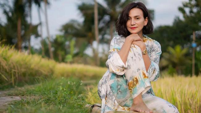 7 Potret Pesona Wanda Hamidah di Usia 44 Tahun, Makin Glowing dan ...