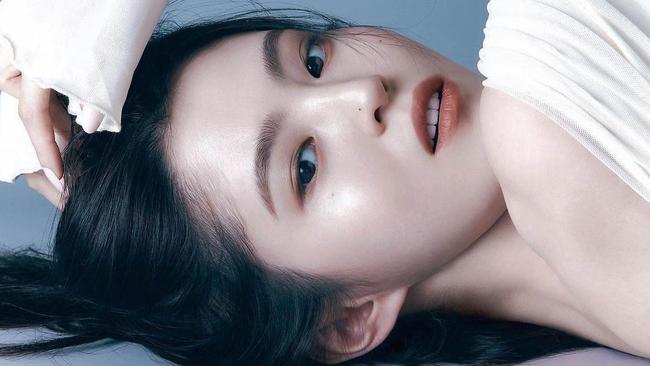 Pesona Han So Hee dalam Allure Korea x Charlotte Tilbury, Pancarkan ...