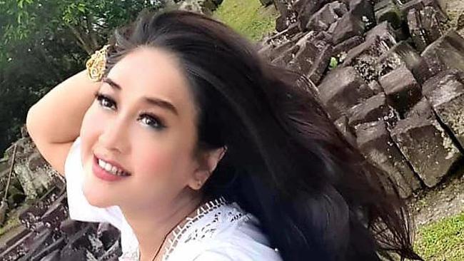 7 Potret Awet Muda Paramitha Rusady, Sudah Berusia 55 Tahun dan Masih ...