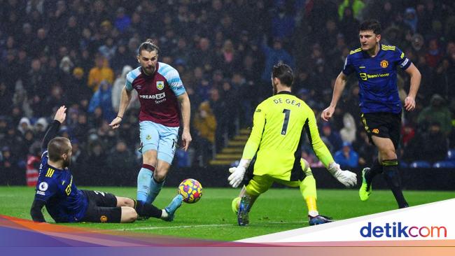 Potret Lesu Pemain MU Usai Ditahan Imbang Burnley 1-1 Potret Lesu Pemain MU Usai Ditahan Imbang Burnley 1-1