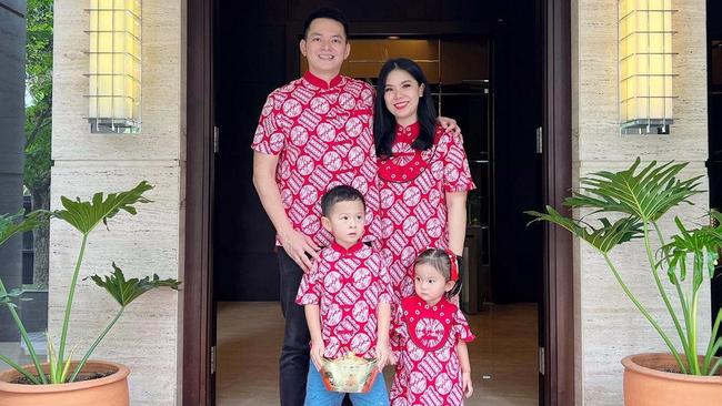 7 Potret Devina Hermawan & Keluarga, Hamil Anak Ketiga Baby Bump Mulai ...