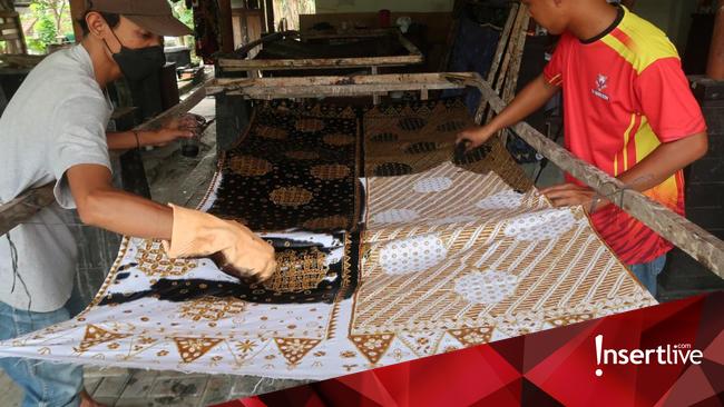 Mengenal Sosok Penemu Batik Pertama di Indonesia & Sejarah Hari Batik