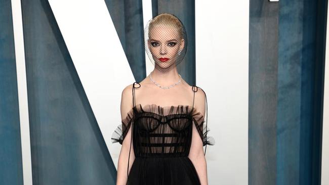 5 Gaya Ikonis Anya Taylor-Joy Sepanjang Tahun 2022, Tampil Cantik dan Menawan