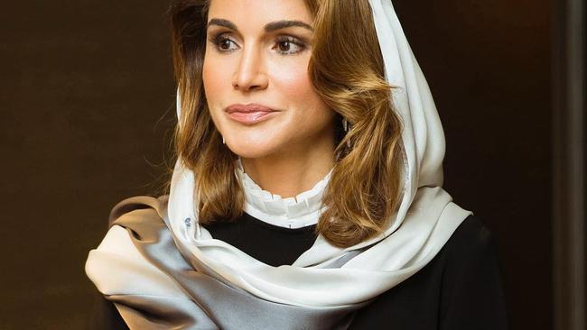 Ratu Rania Sedih, Ibu di Palestina Tulis Nama Anak di Tangan Agar ...