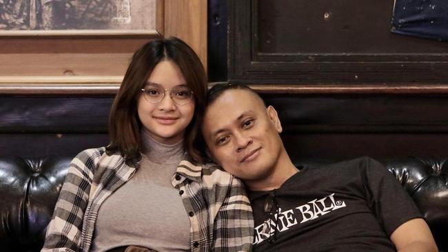 7 Potret Khadeeja Aisha, Putri Andra Ramadhan Dewa 19 yang Beranjak ...