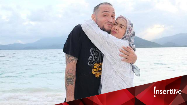 8 Potret Gary Iskak & Richa Novisha Sang Istri yang Setia Dampingi ...