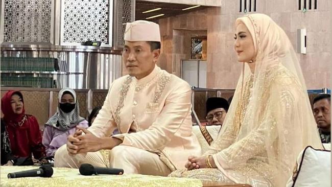 7 Potret Akad Nikah Juliana Moechtar dan Letkol TNI - Foto 1