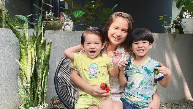 7 Potret Ganteng Iori dan Iago, Anak Putri Titian yang Sering Dikira Kembar - Foto 1