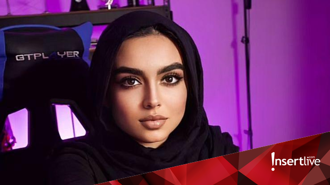Ngaku Jadi Nabi Wanita Pertama & Salat Pakai Kostum, Wanita Ini Dikecam