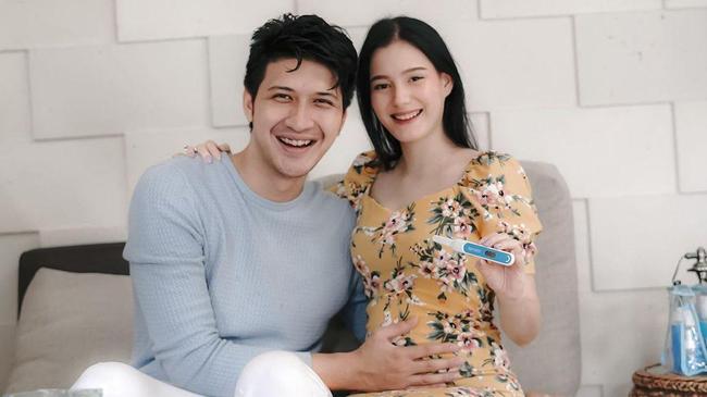 7 Potret Kehamilan Yasmine Ow Istri Aditya Zoni, Makin Cantik saat Pamer Baby Bump - Foto 1