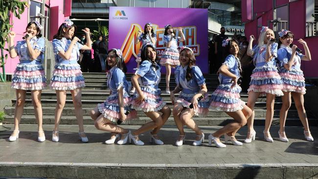 Ada JKT 48, Intip Keseruan dan Beragam Keuntungan Program "Meriah Bareng Mega" di Sini Yuk!