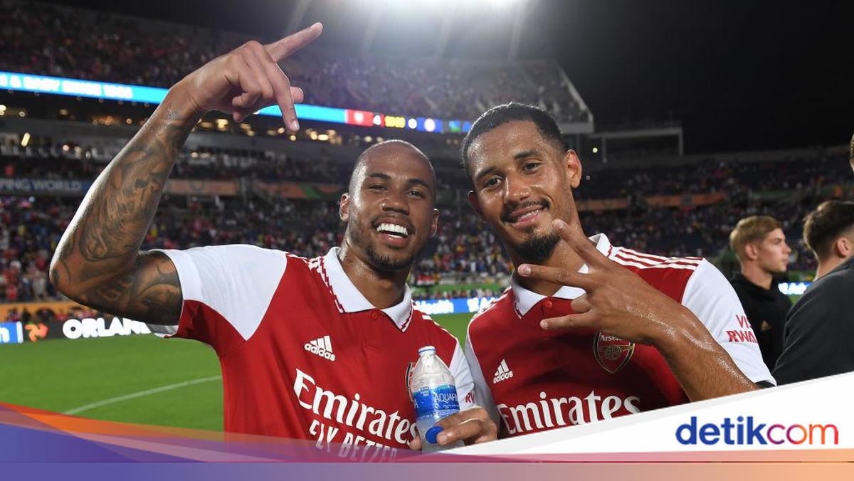 Ketika Candaan Ramsdale Menimpa Dua Bek Arsenal
