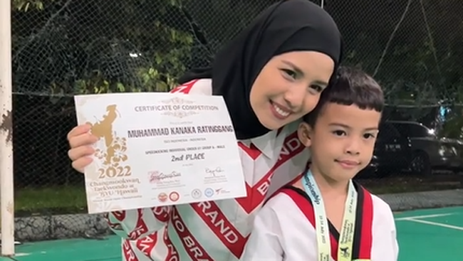 7 Potret Anak Tya Ariestya Ikuti Jejak jadi Atlet Taekwondo, Bikin Sang Bunda Bangga! - Foto 6
