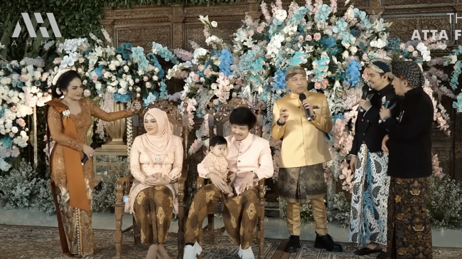 7 Momen Anang & KD Nyanyi di Acara Tedak Siten Ameena, Intip Potretnya ...