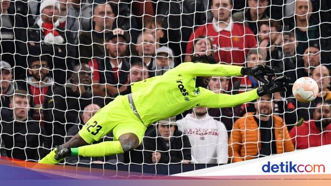 Kiper Omonia Fans MU, Repotkan Setan Merah dengan Aksi-aksi Ini