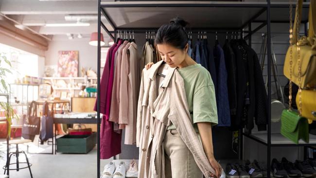 Ini Perbedaan Thrifting dan Preloved, Kamu Lebih Suka yang Mana Beauties?