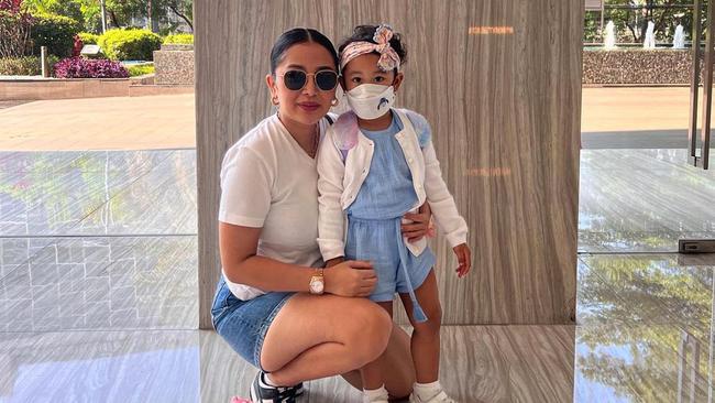 Selalu Sembunyikan Wajah Sang Putri, Mutia Ayu Akhirnya Bagikan Potret ...