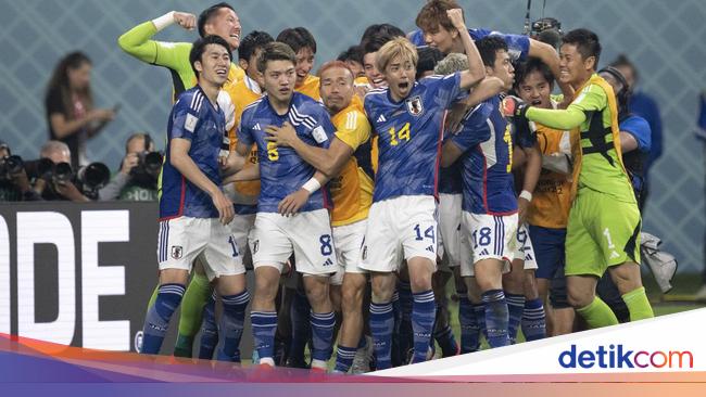 Jepang Cahaya Asia: Hebat Timnasnya, Santun Pendukungnya