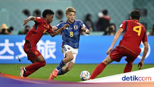 Samurai Biru Jepang Luar Biasa Tebas 2 Juara Dunia Di Grup Neraka